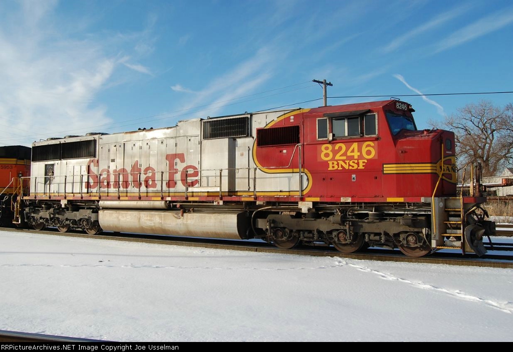 BNSF 8246